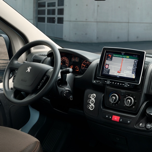 PEUGEOT e-Boxer & Boxer: the electric or combustion-engined business van