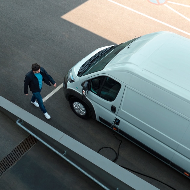 PEUGEOT e-Boxer & Boxer: the electric or combustion-engined business van