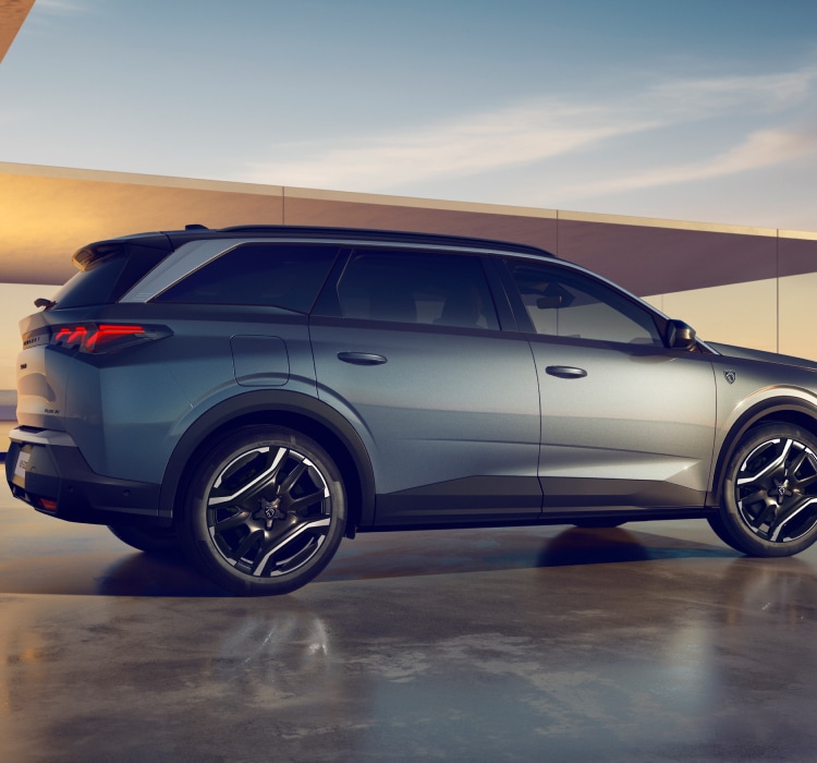 New PEUGEOT 5008 | Plug-In Hybrid Large 7-Seater SUV